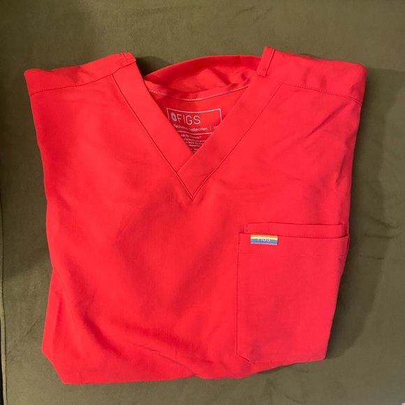 Figs | Shirts | Figs Mens Three Pocket Scrub Top In Hibiscus Pride ...